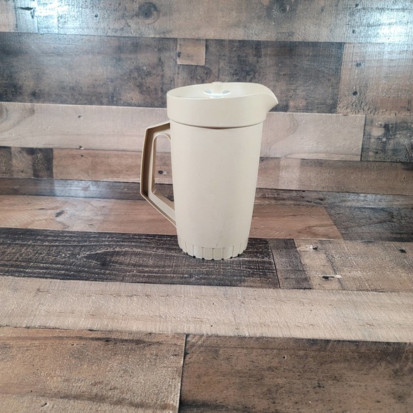 Tupperware | Dining | Vintage Tupperware 2 Quart Pitcher 80 Harvest Tan ...